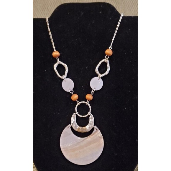 Simply Noelle | Jewelry | Elegant Simply Noelle Beige Shelllike Silver ...